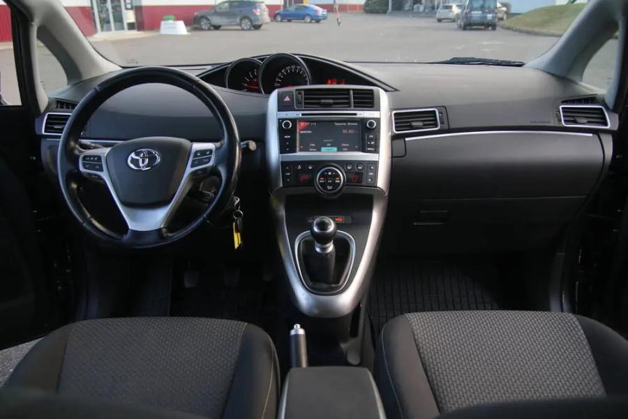 Toyota Verso 2013 in Riga, with an engine capacity of 2.00 L and mileage of 241 thousand km for 5790 €, photo 8 on AUTOMOTO.COM.LV