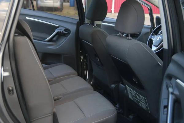 Toyota Verso 2013 in Riga, with an engine capacity of 2.00 L and mileage of 241 thousand km for 5790 €, photo 9 on AUTOMOTO.COM.LV