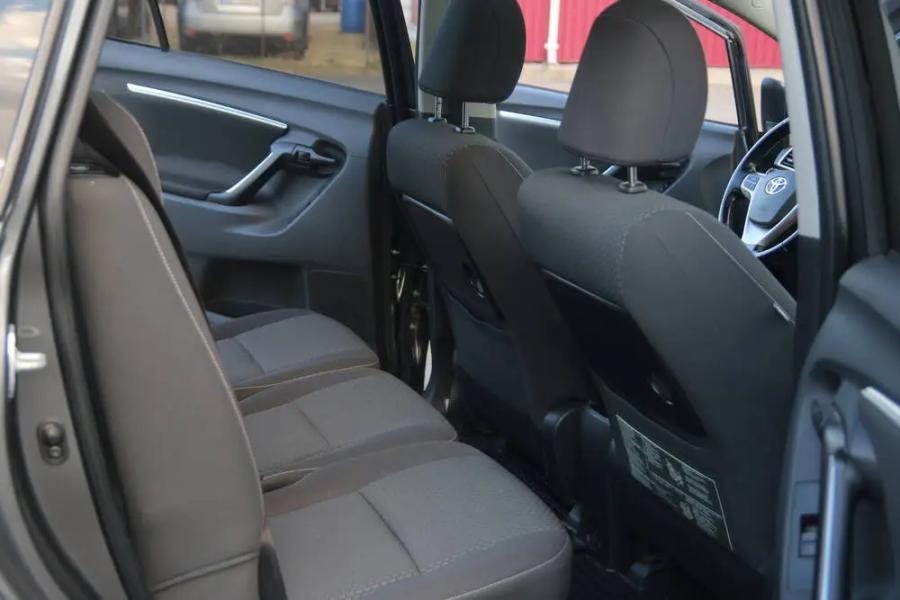 Toyota Verso 2013 in Riga, with an engine capacity of 2.00 L and mileage of 241 thousand km for 5790 €, photo 10 on AUTOMOTO.COM.LV