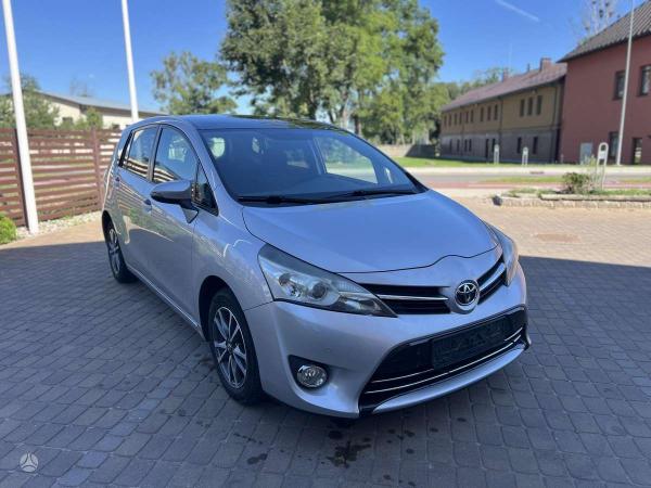 Toyota Verso 2013 in Ukmerge, with an engine capacity of 1.80 L and mileage of 247 thousand km for 7550 €, photo 3 on AUTOMOTO.COM.LV