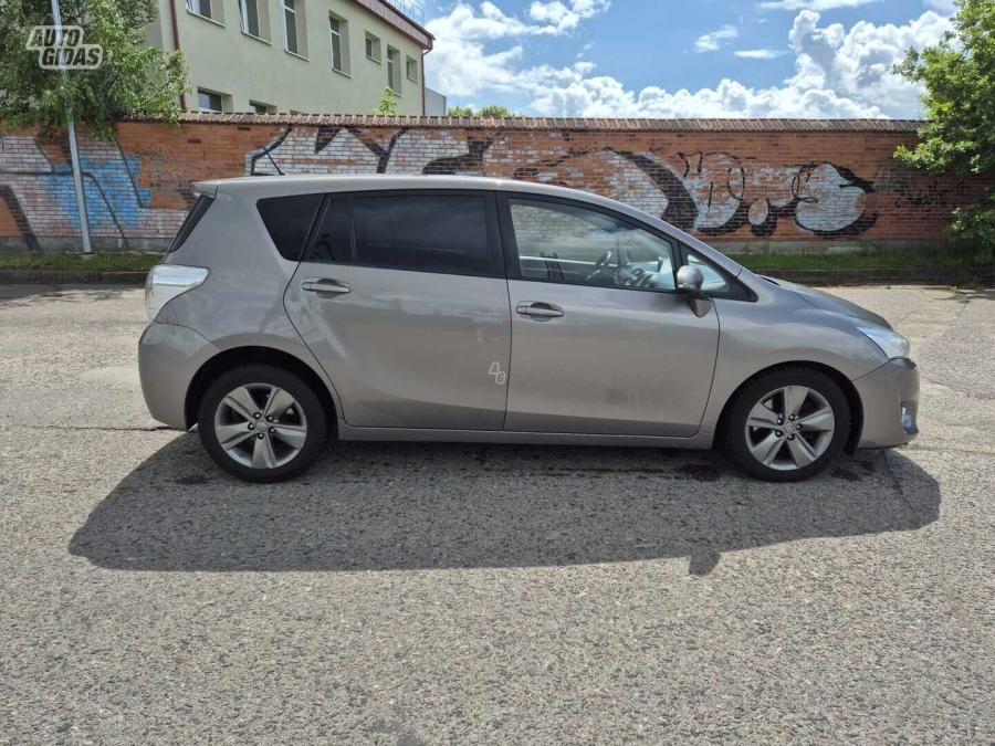 Toyota Verso 2014 in Siauliai, with an engine capacity of 2.20 L and mileage of 229 thousand km for 6550 €, photo 8 on AUTOMOTO.COM.LV