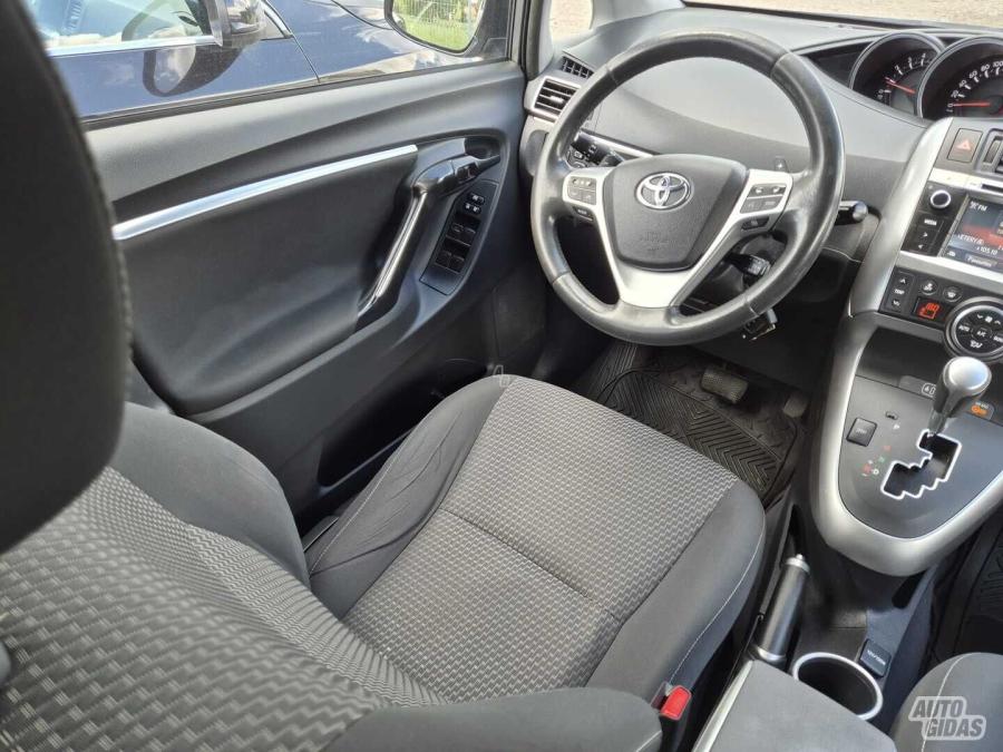 Toyota Verso 2014 in Siauliai, with an engine capacity of 2.20 L and mileage of 229 thousand km for 6550 €, photo 10 on AUTOMOTO.COM.LV