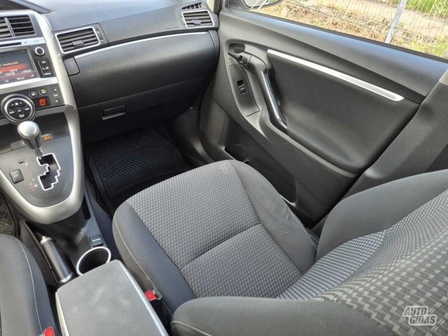 Toyota Verso 2014 in Siauliai, with an engine capacity of 2.20 L and mileage of 229 thousand km for 6550 €, photo 11 on AUTOMOTO.COM.LV