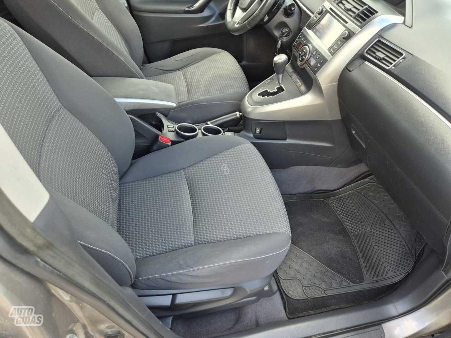 Toyota Verso 2014 in Siauliai, with an engine capacity of 2.20 L and mileage of 229 thousand km for 6550 €, photo 13 on AUTOMOTO.COM.LV
