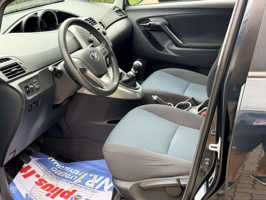 Toyota Verso 2014 in Ukmerge, with an engine capacity of 1.60 L and mileage of 150 thousand km for 7950 €, photo 10 on AUTOMOTO.COM.LV