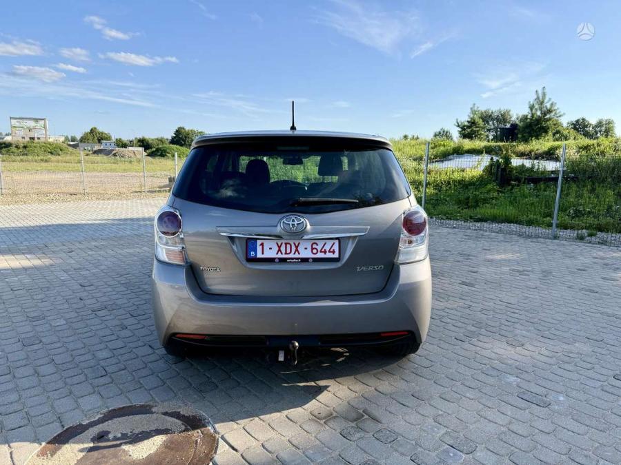 Toyota Verso 2014 in Taurage, with an engine capacity of 1.60 L and mileage of 294 thousand km for 6200 €, photo 6 on AUTOMOTO.COM.LV