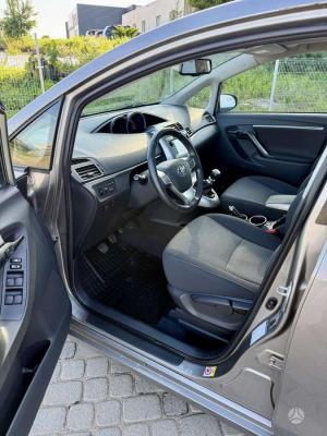 Toyota Verso 2014 in Taurage, with an engine capacity of 1.60 L and mileage of 294 thousand km for 6200 €, photo 11 on AUTOMOTO.COM.LV
