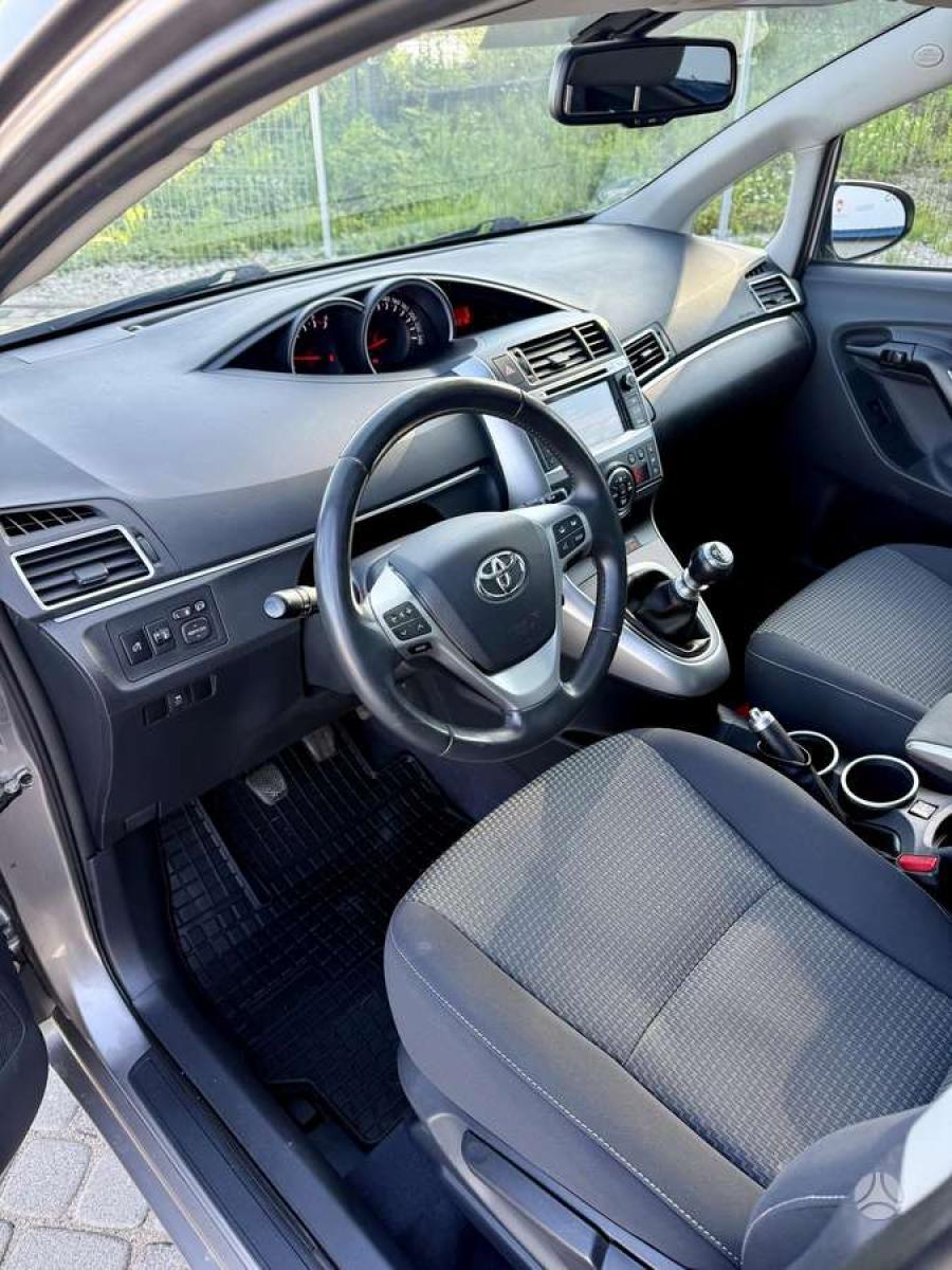 Toyota Verso 2014 in Taurage, with an engine capacity of 1.60 L and mileage of 294 thousand km for 6200 €, photo 12 on AUTOMOTO.COM.LV