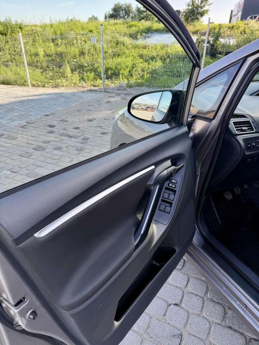 Toyota Verso 2014 in Taurage, with an engine capacity of 1.60 L and mileage of 294 thousand km for 6200 €, photo 16 on AUTOMOTO.COM.LV