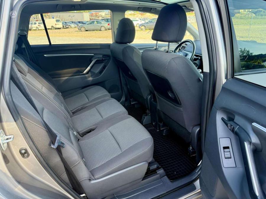 Toyota Verso 2014 in Taurage, with an engine capacity of 1.60 L and mileage of 294 thousand km for 6200 €, photo 21 on AUTOMOTO.COM.LV