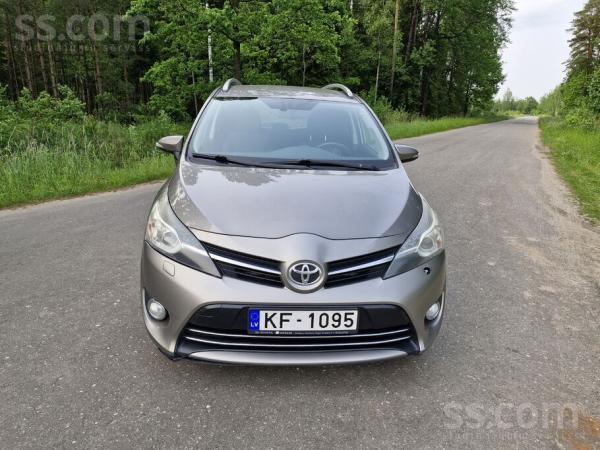 Toyota Verso 2015 in Jelgava, with an engine capacity of 1.60 L and mileage of 298 thousand km for 4700 €, photo 4 on AUTOMOTO.COM.LV