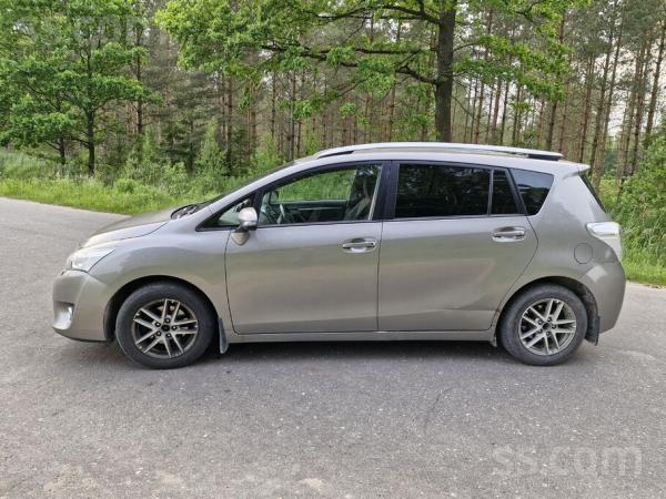 Toyota Verso 2015 in Jelgava, with an engine capacity of 1.60 L and mileage of 298 thousand km for 4700 €, photo 5 on AUTOMOTO.COM.LV