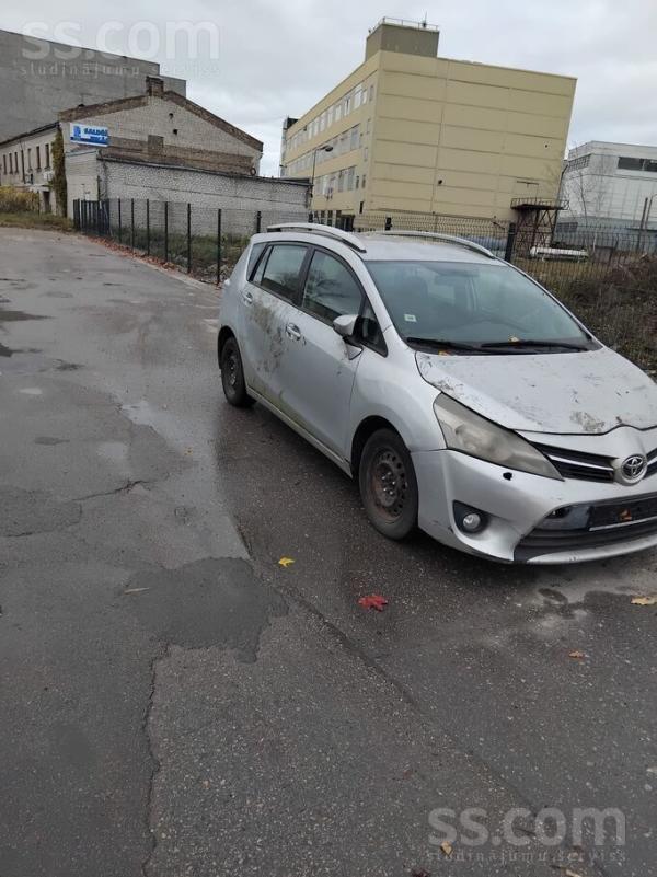Toyota Verso 2016 in Riga, with an engine capacity of 1.60 L and mileage of 0 thousand km for 3500 €, photo 3 on AUTOMOTO.COM.LV