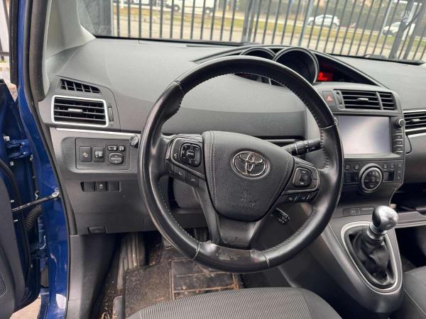 Toyota Verso 2017 Viļņa, ar dzinēja tilpumu 1.60 L un nobraukumu 130 tūkst. km par 12999 €, foto 4 vietnē AUTOMOTO.COM.LV