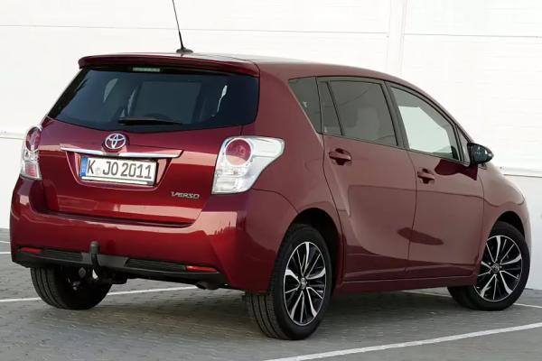 Toyota Verso 2017 in Riga, with an engine capacity of 1.60 L and mileage of 167 thousand km for 7900 €, photo 6 on AUTOMOTO.COM.LV