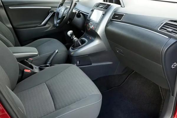 Toyota Verso 2017 in Riga, with an engine capacity of 1.60 L and mileage of 167 thousand km for 7900 €, photo 9 on AUTOMOTO.COM.LV