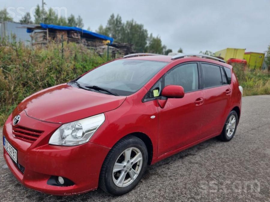Red Toyota Verso 2011 in Tukums, with an engine capacity of 2.00 L and mileage of 292 thousand km for 2650 €, photo 4 on AUTOMOTO.COM.LV