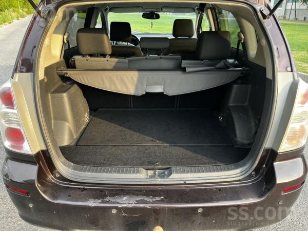 Sarkans Toyota Verso 2008 Rīga, ar dzinēja tilpumu 2.20 L un nobraukumu 295 tūkst. km par 1600 €, foto 4 vietnē AUTOMOTO.COM.LV