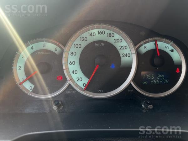 Sarkans Toyota Verso 2008 Rīga, ar dzinēja tilpumu 2.20 L un nobraukumu 295 tūkst. km par 1600 €, foto 8 vietnē AUTOMOTO.COM.LV