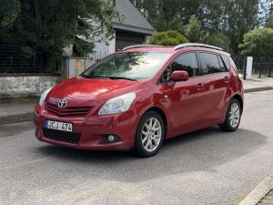 Red Toyota Verso 2011 in Vilnius, with an engine capacity of 2.20 L and mileage of 301 thousand km for 3650 €, photo  on AUTOMOTO.COM.LV