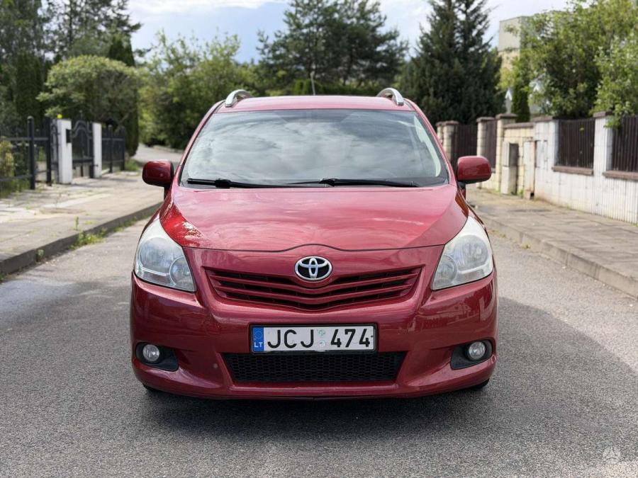 Sarkans Toyota Verso 2011 Viļņa, ar dzinēja tilpumu 2.20 L un nobraukumu 301 tūkst. km par 3650 €, foto 3 vietnē AUTOMOTO.COM.LV