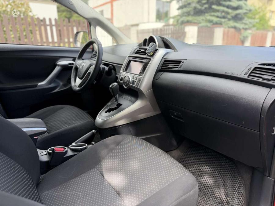 Sarkans Toyota Verso 2011 Viļņa, ar dzinēja tilpumu 2.20 L un nobraukumu 301 tūkst. km par 3650 €, foto 8 vietnē AUTOMOTO.COM.LV