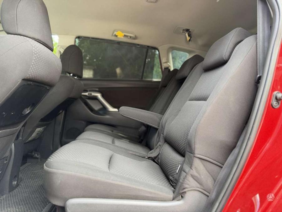 Sarkans Toyota Verso 2011 Viļņa, ar dzinēja tilpumu 2.20 L un nobraukumu 301 tūkst. km par 3650 €, foto 11 vietnē AUTOMOTO.COM.LV