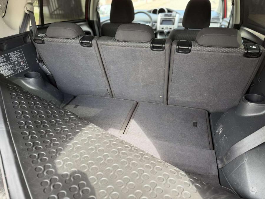 Sarkans Toyota Verso 2011 Viļņa, ar dzinēja tilpumu 2.20 L un nobraukumu 301 tūkst. km par 3650 €, foto 12 vietnē AUTOMOTO.COM.LV