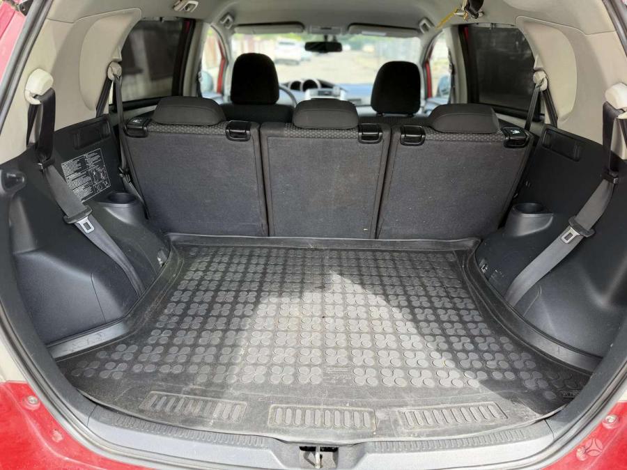 Sarkans Toyota Verso 2011 Viļņa, ar dzinēja tilpumu 2.20 L un nobraukumu 301 tūkst. km par 3650 €, foto 13 vietnē AUTOMOTO.COM.LV