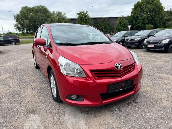 Sarkans Toyota Verso 2011 Jurbarkas, ar dzinēja tilpumu 2.00 L un nobraukumu 261 tūkst. km par 4350 €, foto 3 vietnē AUTOMOTO.COM.LV