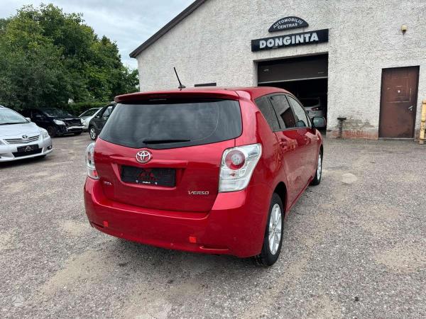Sarkans Toyota Verso 2011 Jurbarkas, ar dzinēja tilpumu 2.00 L un nobraukumu 261 tūkst. km par 4350 €, foto 5 vietnē AUTOMOTO.COM.LV