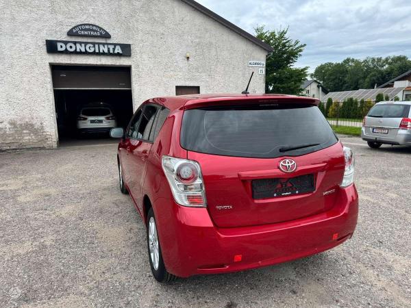 Sarkans Toyota Verso 2011 Jurbarkas, ar dzinēja tilpumu 2.00 L un nobraukumu 261 tūkst. km par 4350 €, foto 6 vietnē AUTOMOTO.COM.LV