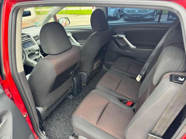 Sarkans Toyota Verso 2011 Jurbarkas, ar dzinēja tilpumu 2.00 L un nobraukumu 261 tūkst. km par 4350 €, foto 7 vietnē AUTOMOTO.COM.LV