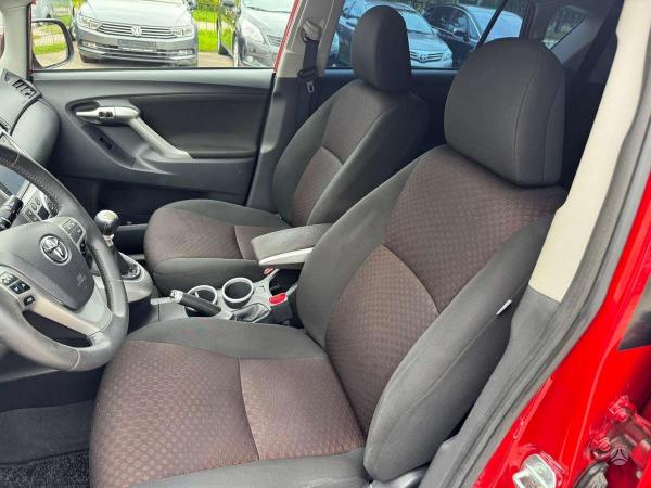 Sarkans Toyota Verso 2011 Jurbarkas, ar dzinēja tilpumu 2.00 L un nobraukumu 261 tūkst. km par 4350 €, foto 9 vietnē AUTOMOTO.COM.LV