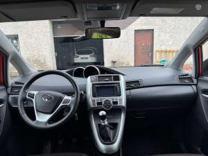 Sarkans Toyota Verso 2011 Jurbarkas, ar dzinēja tilpumu 2.00 L un nobraukumu 261 tūkst. km par 4350 €, foto 12 vietnē AUTOMOTO.COM.LV