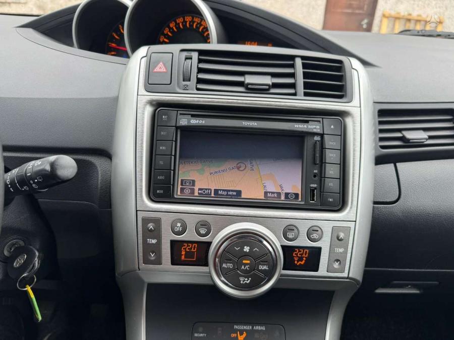 Sarkans Toyota Verso 2011 Jurbarkas, ar dzinēja tilpumu 2.00 L un nobraukumu 261 tūkst. km par 4350 €, foto 17 vietnē AUTOMOTO.COM.LV