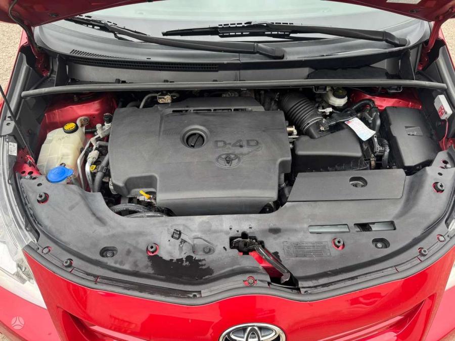 Sarkans Toyota Verso 2011 Jurbarkas, ar dzinēja tilpumu 2.00 L un nobraukumu 261 tūkst. km par 4350 €, foto 22 vietnē AUTOMOTO.COM.LV