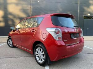 Sarkans Toyota Verso 2011 Rīga, ar dzinēja tilpumu 1.80 L un nobraukumu 230 tūkst. km par 5500 €, foto 5 vietnē AUTOMOTO.COM.LV