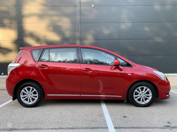 Sarkans Toyota Verso 2011 Rīga, ar dzinēja tilpumu 1.80 L un nobraukumu 230 tūkst. km par 5500 €, foto 6 vietnē AUTOMOTO.COM.LV