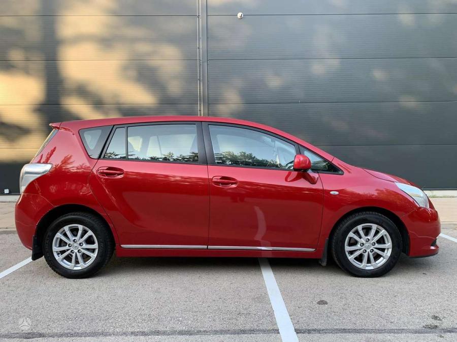 Sarkans Toyota Verso 2011 Rīga, ar dzinēja tilpumu 1.80 L un nobraukumu 230 tūkst. km par 5500 €, foto 7 vietnē AUTOMOTO.COM.LV