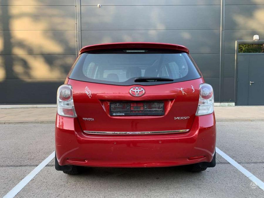 Sarkans Toyota Verso 2011 Rīga, ar dzinēja tilpumu 1.80 L un nobraukumu 230 tūkst. km par 5500 €, foto 8 vietnē AUTOMOTO.COM.LV