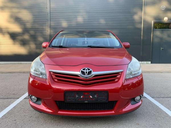 Sarkans Toyota Verso 2011 Rīga, ar dzinēja tilpumu 1.80 L un nobraukumu 230 tūkst. km par 5500 €, foto 8 vietnē AUTOMOTO.COM.LV