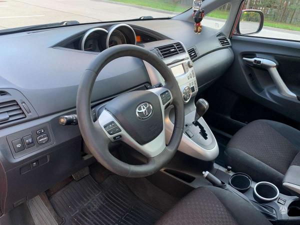 Sarkans Toyota Verso 2011 Rīga, ar dzinēja tilpumu 1.80 L un nobraukumu 230 tūkst. km par 5500 €, foto 10 vietnē AUTOMOTO.COM.LV
