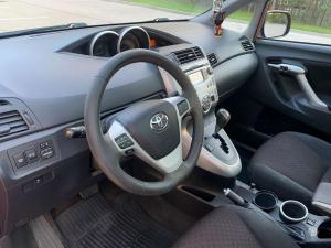 Sarkans Toyota Verso 2011 Rīga, ar dzinēja tilpumu 1.80 L un nobraukumu 230 tūkst. km par 5500 €, foto 11 vietnē AUTOMOTO.COM.LV