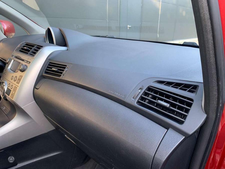 Sarkans Toyota Verso 2011 Rīga, ar dzinēja tilpumu 1.80 L un nobraukumu 230 tūkst. km par 5500 €, foto 12 vietnē AUTOMOTO.COM.LV