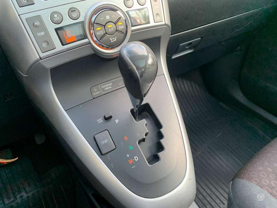 Sarkans Toyota Verso 2011 Rīga, ar dzinēja tilpumu 1.80 L un nobraukumu 230 tūkst. km par 5500 €, foto 17 vietnē AUTOMOTO.COM.LV