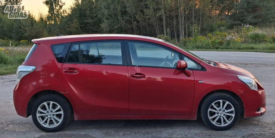 Sarkans Toyota Verso 2011 Viļņa, ar dzinēja tilpumu 2.00 L un nobraukumu 346 tūkst. km par 2700 €, foto 1 vietnē AUTOMOTO.COM.LV