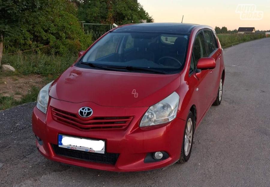 Sarkans Toyota Verso 2011 Viļņa, ar dzinēja tilpumu 2.00 L un nobraukumu 346 tūkst. km par 2700 €, foto 3 vietnē AUTOMOTO.COM.LV
