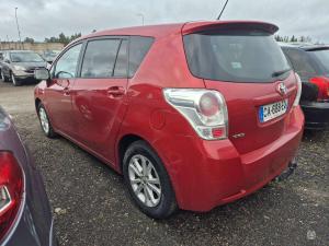 Red Toyota Verso 2012 in Utena, with an engine capacity of 2.00 L and mileage of 248 thousand km for 4300 €, photo 4 on AUTOMOTO.COM.LV
