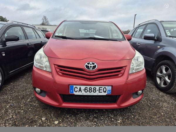 Red Toyota Verso 2012 in Utena, with an engine capacity of 2.00 L and mileage of 248 thousand km for 4300 €, photo 6 on AUTOMOTO.COM.LV